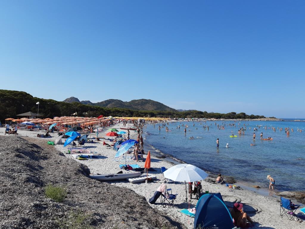 Spiaggia di Cala Ginepro – mondi paralleli – 旅行世界